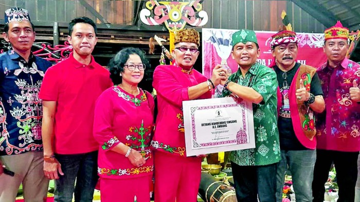 Agustiar Resmikan Betang Kanderang Tingang AE Embang, Edisi 20 ...