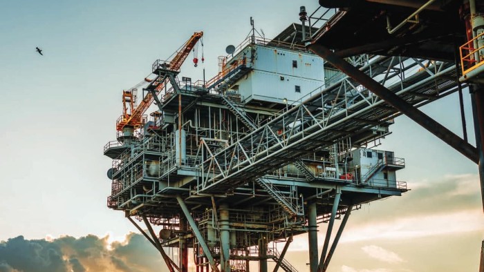 Melihat dari dekat platform offshore pertama di Indonesia, Edisi 12/ ...